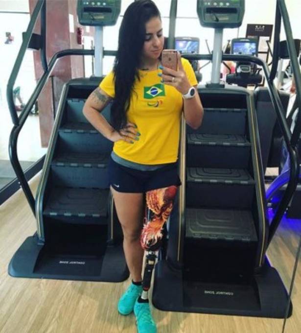 Camille Rodrigues, la sexy atleta paralímpica que deslumbra en Brasil