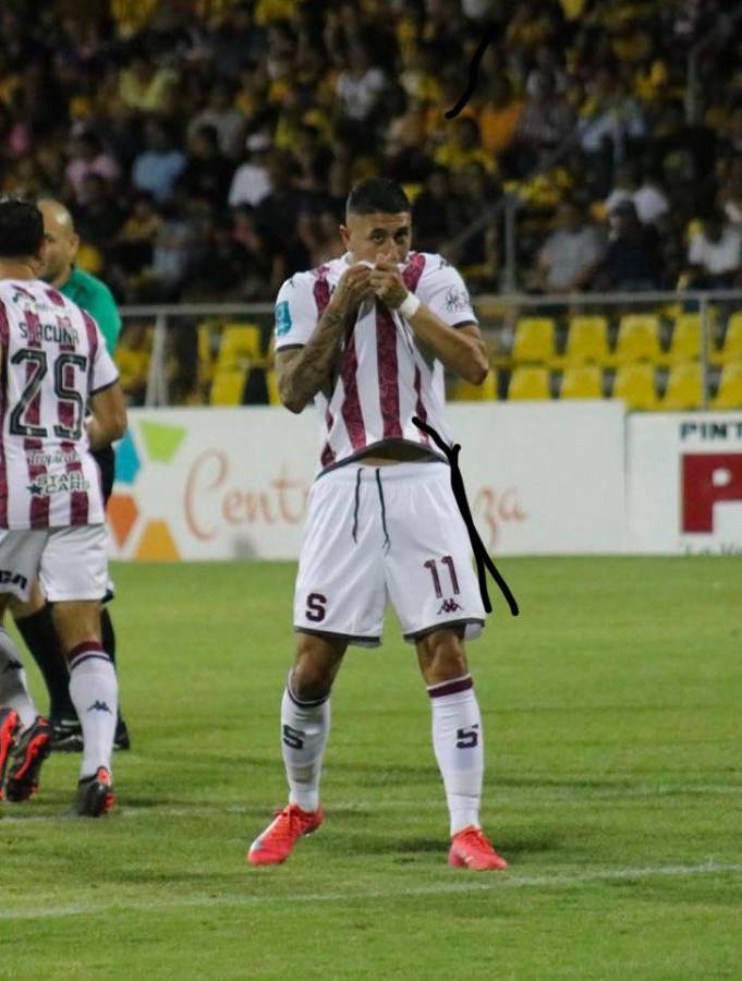 Descubren a conocido jugador costarricense siendo infiel: La esposa lo ...