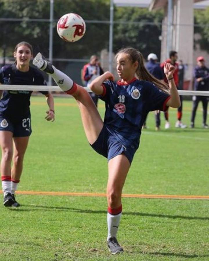Ale Bellon, la hermosa francesa que juega con las Chivas de la Liga MX ...