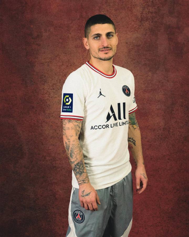 ¿Por qué taparon a Lionel Messi? El PSG presentó su nueva camiseta de ...