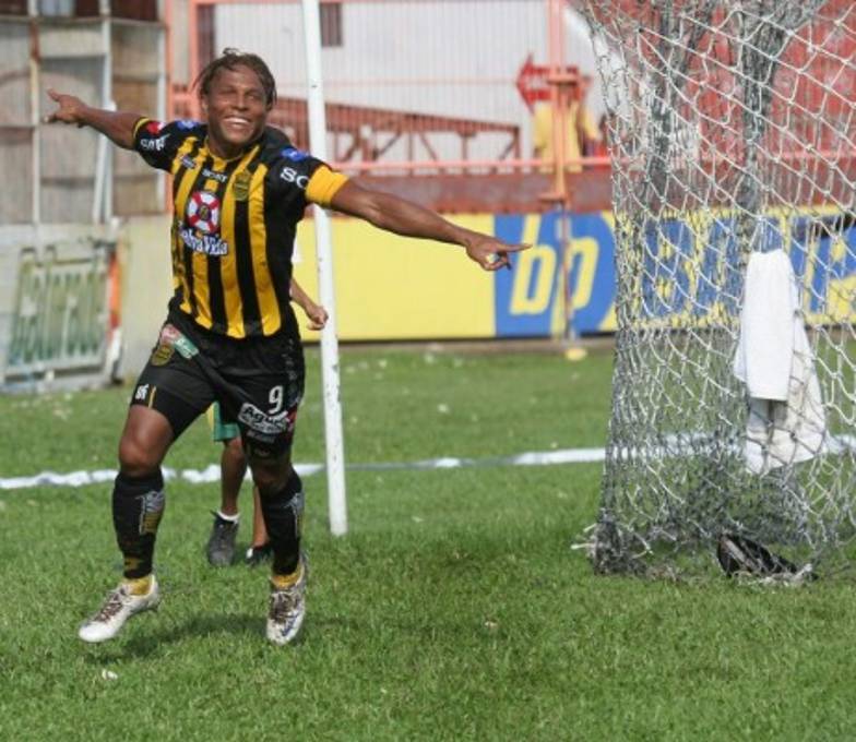 Cada vez se acerca más: ¿A cuántos goles está Rubilio Castillo de ...