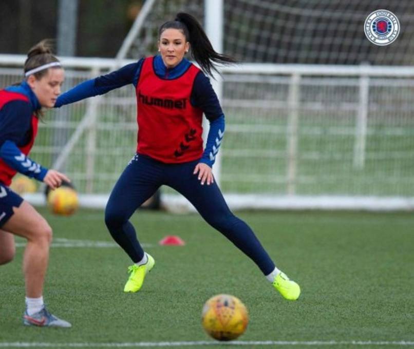Sonia O'Neill, la bomba sexy venezolana que fichó por el Rangers femenil de Escocia
