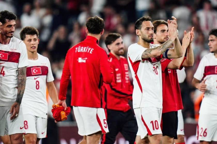 ¿Los castigarán? Futbolistas son captados fumando ante de su debut en ...