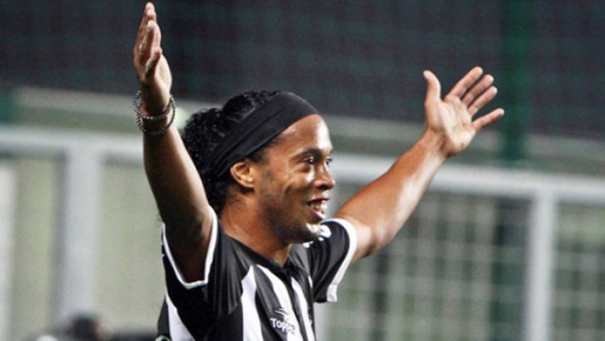 Los goles de Ronaldinho en tiros libres