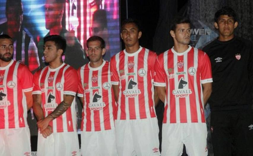 Necaxa presenta uniforme que vestirá en regreso a Primera de México
