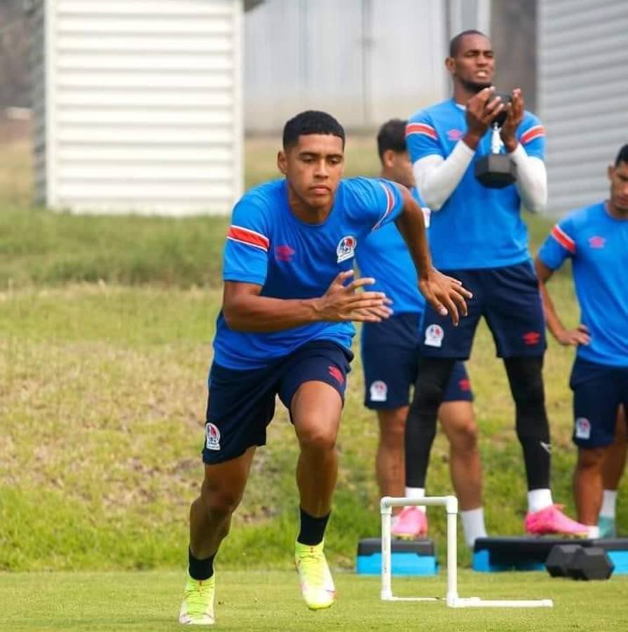 ¿Quién es Edwin Lobo, el futbolista que Troglio anunció como titular en ...