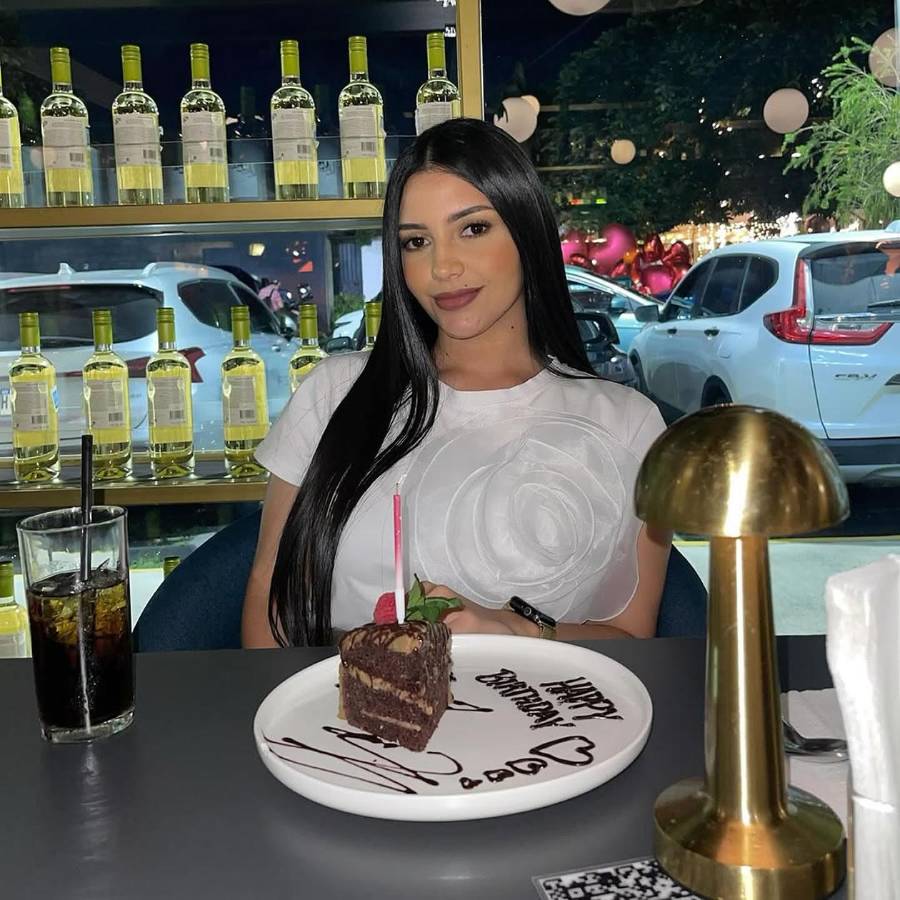 Anuncia que está embarazada de futbolista de Liga Nacional