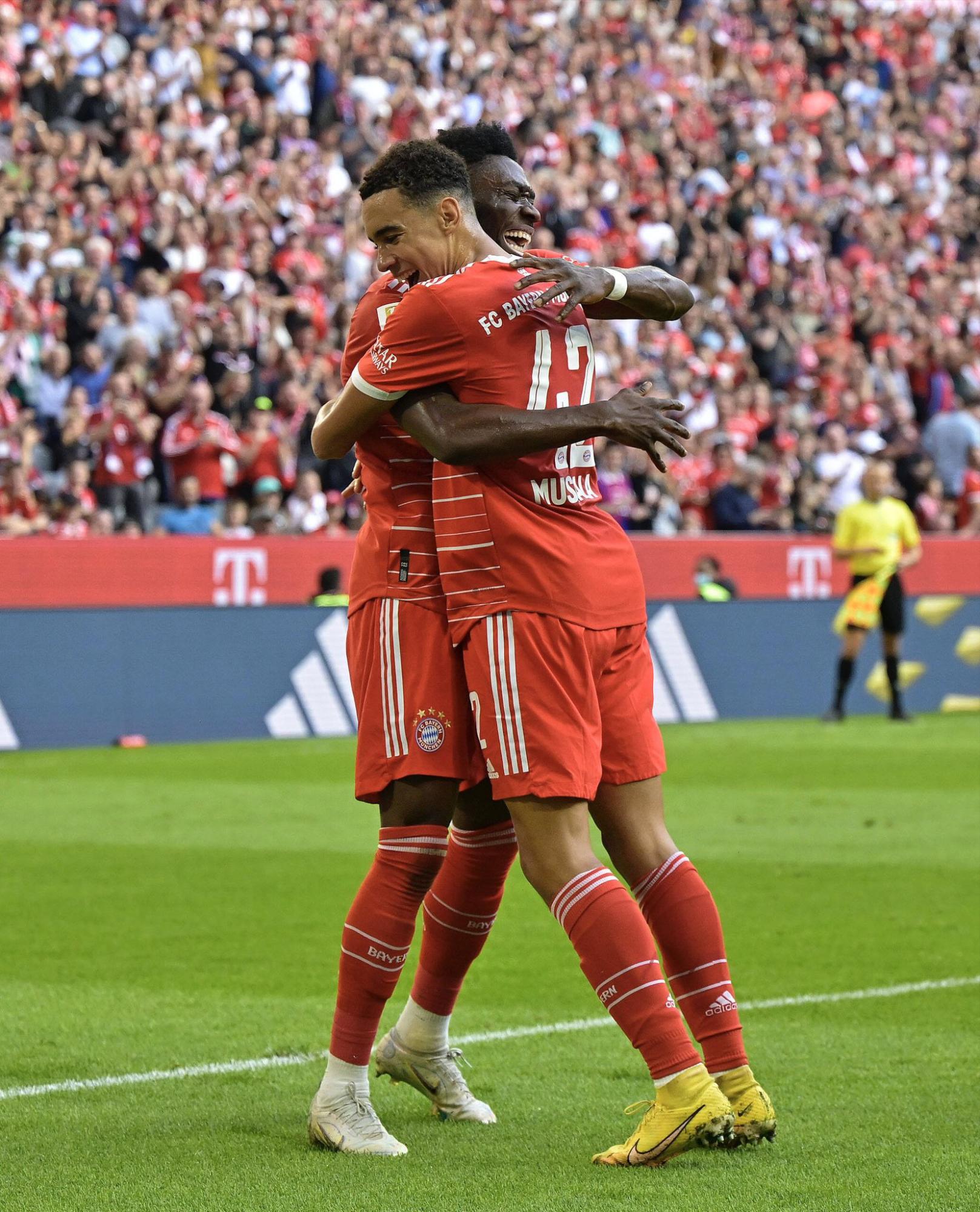 Bayern Múnich endosa brutal goleada y alcanza la cima en Bundesliga ...