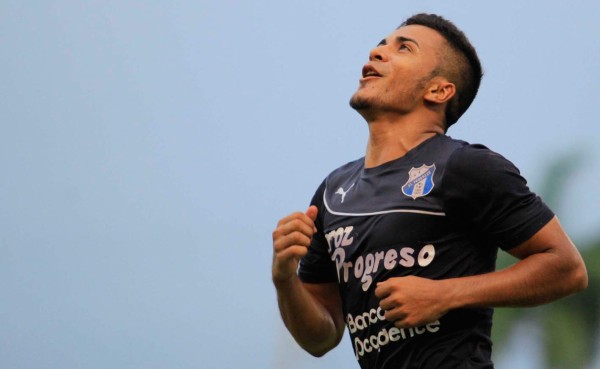 Edwin León estuvo a punto de salir de cambio, pero terminó siendo el héroe