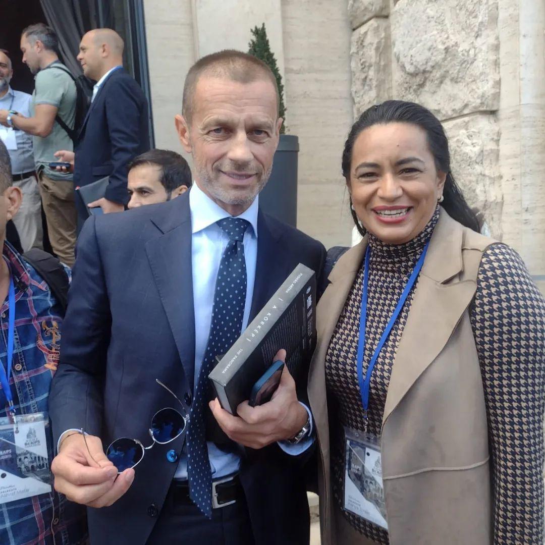 Kenia Torres, periodista de Diez TV, es galardonada en Italia con el ...